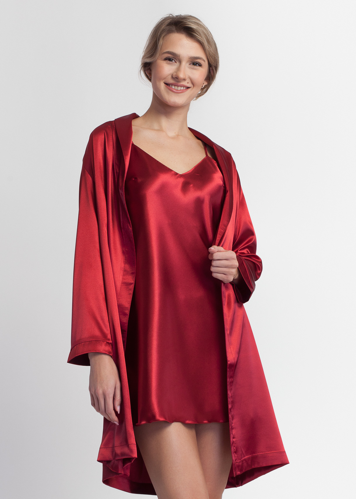 Halat din satin rosu Edith - Sofiaman / S25-001 Halat din satin rosu Edith - Sofiaman / S25-001